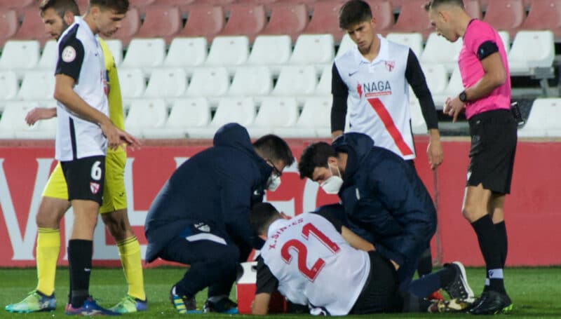 Sevilla FC: Xavi Sintes, baja de larga duración para el Sevilla ...